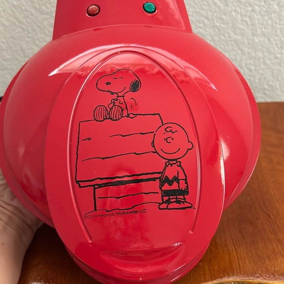 Smart Planet | Kitchen | The Original Charlie Brown Snoopy Waffle Maker ...